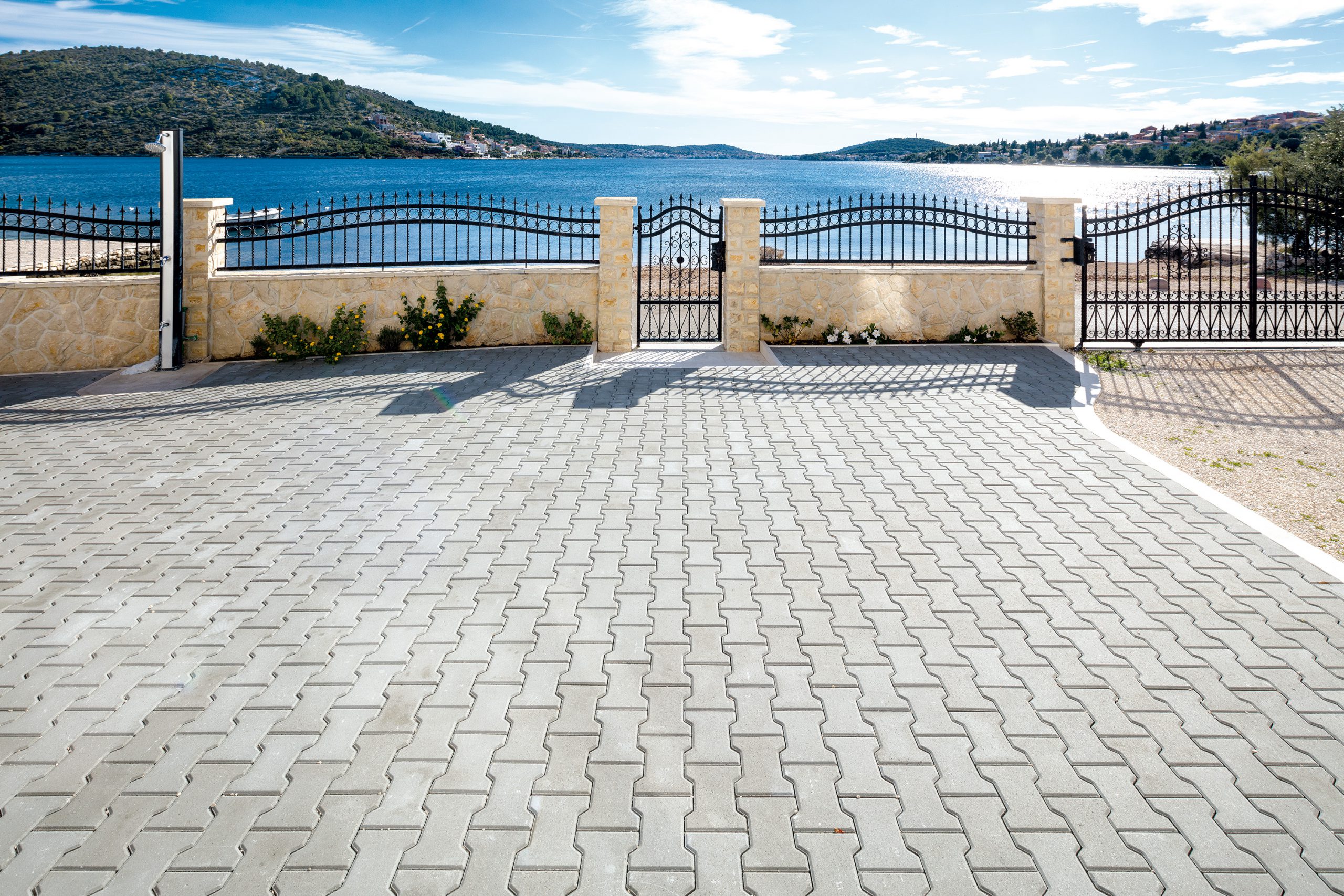 Dugotrajni opločnici Behaton za prometovanje s teškim vozilima